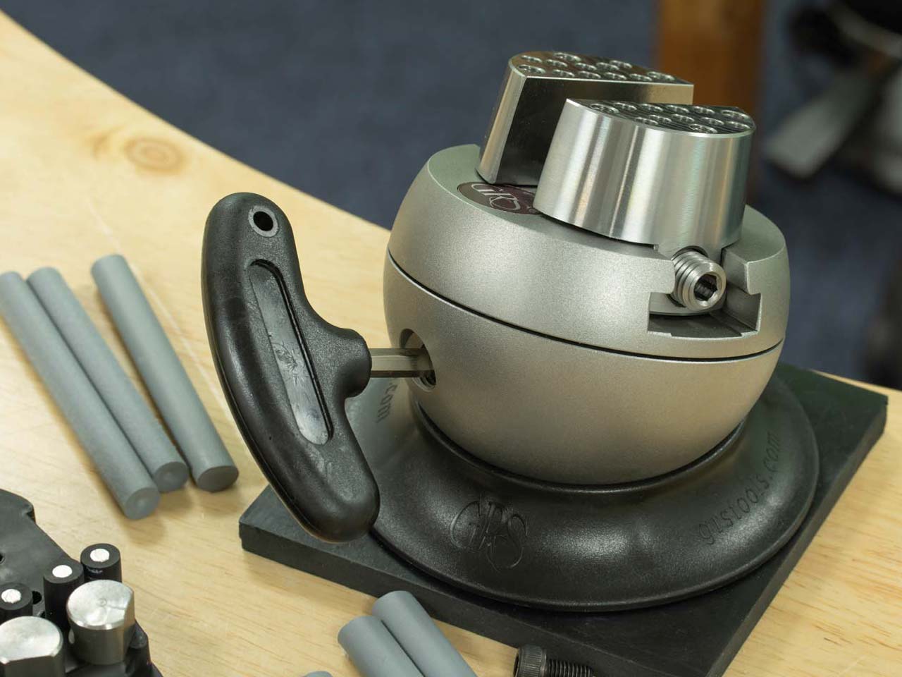 GRS® MicroBlock Workholding Vice With 34 Piece Accessory Set - cooksongold.com