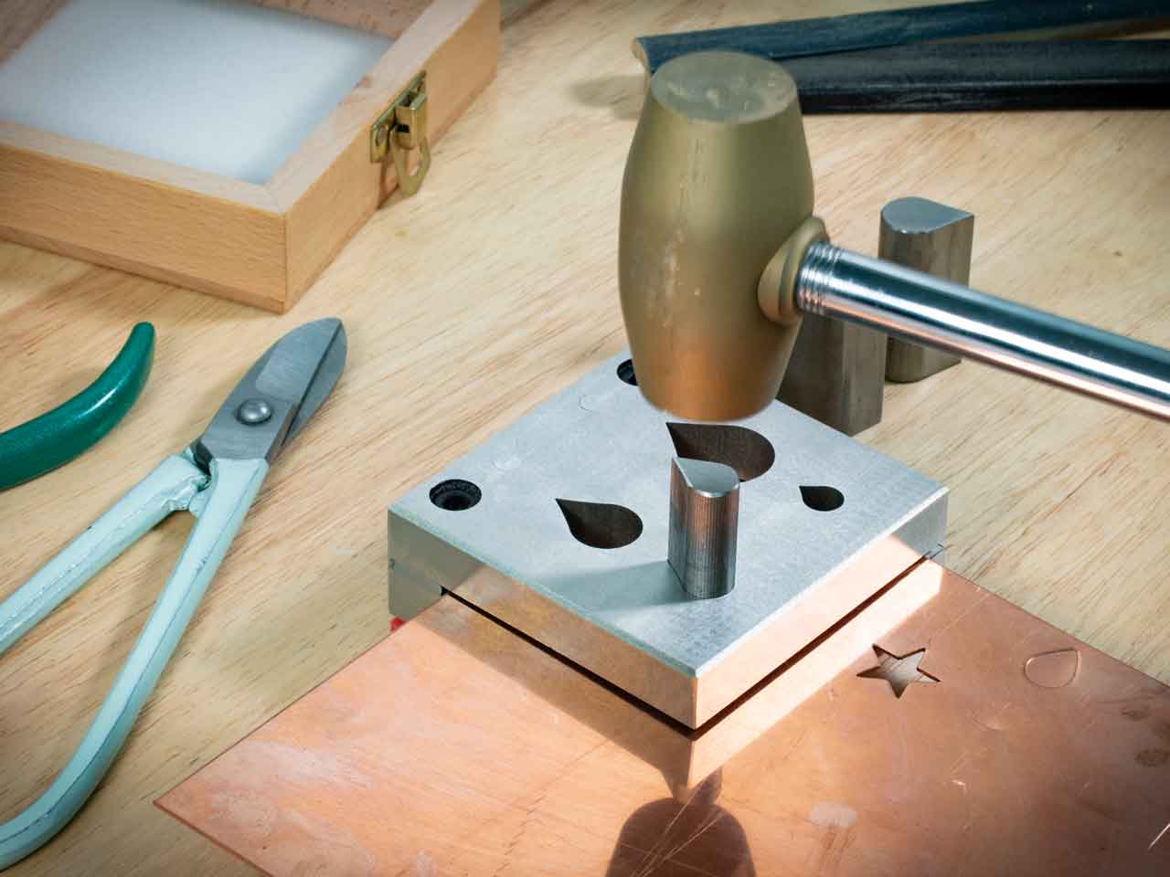 Tear Drop Disc Cutter Set Of 4 From 10mm To 25mm - cooksongold.com