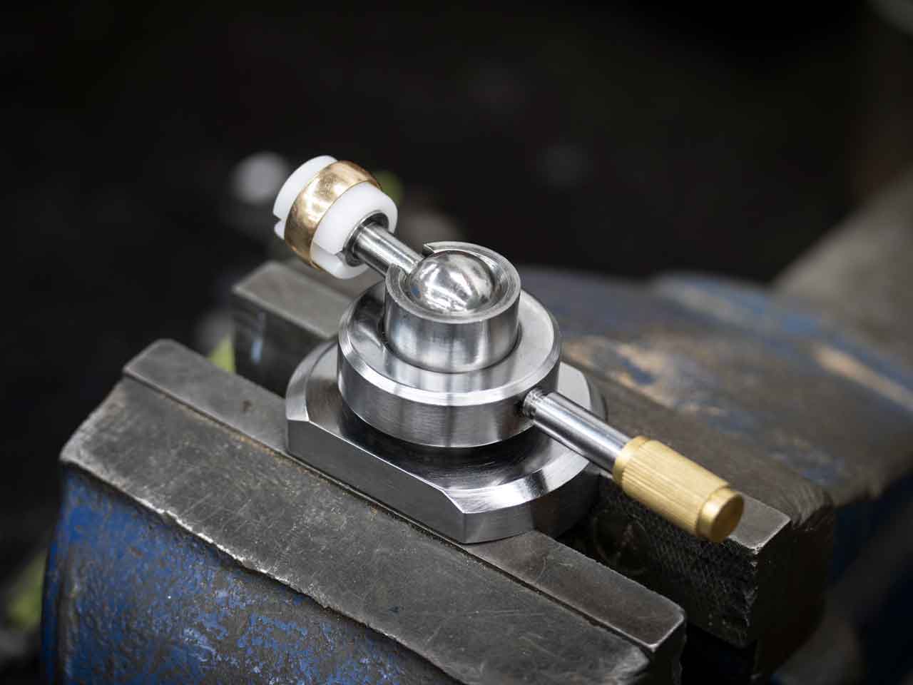 360° Rotating Inside Ring Holder With 5 Delrin Dies - cooksongold.com