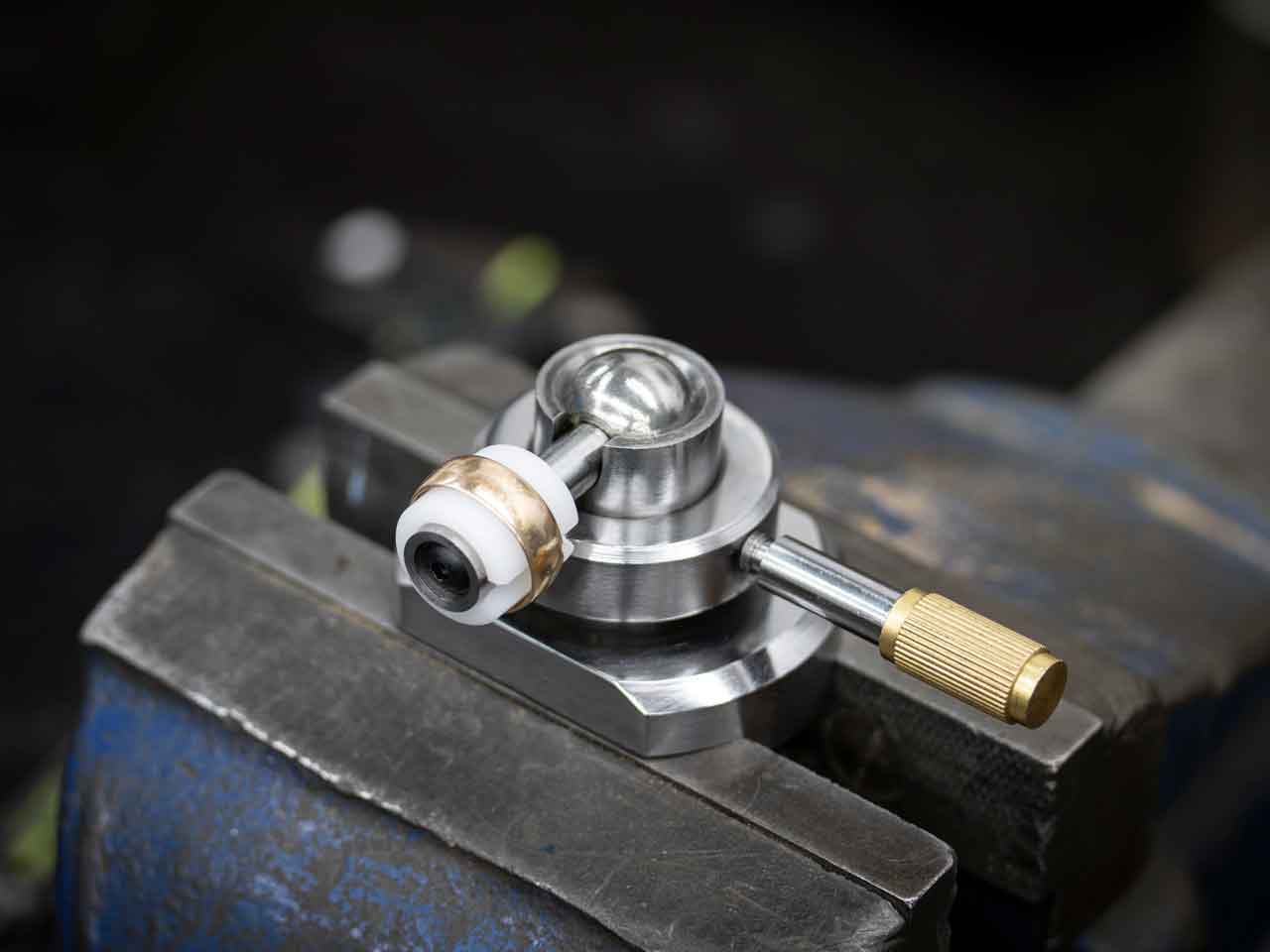 360° Rotating Inside Ring Holder With 5 Delrin Dies - cooksongold.com